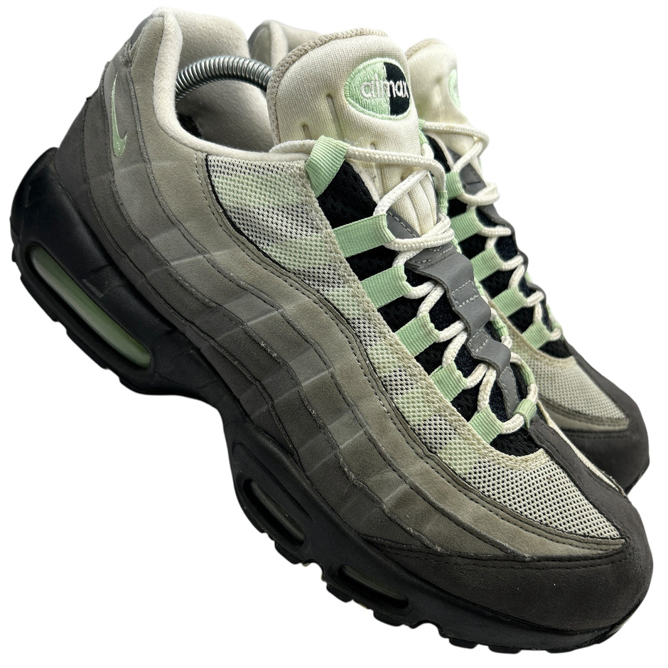 Bounty Bodega - Authentic Trainers & Streetwear Store Online, UK